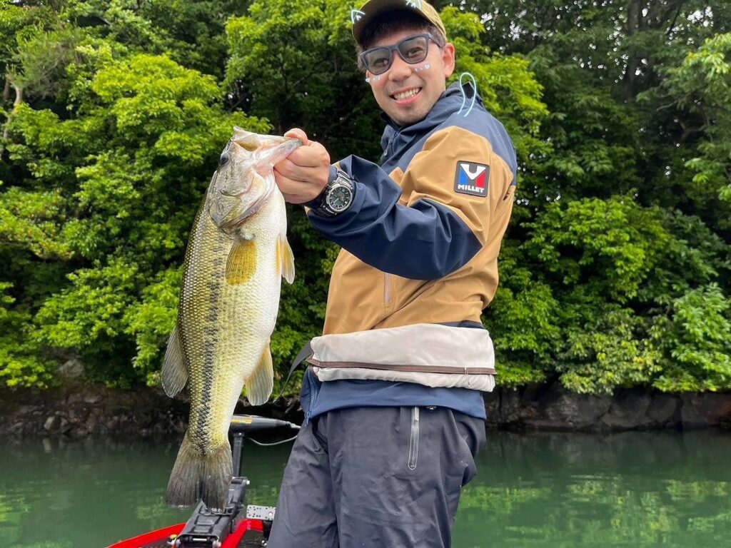 愛知県 MINIMAMU ONE NO.3 ブラックバス46センチ 灯台付近 ドライブクローラースリム | 入鹿池 百軒亭【公式ホームページ】